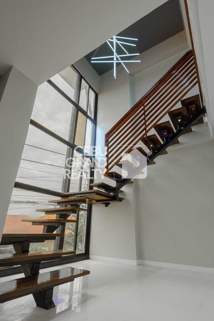 Luxury House with Swimming Pool for Sale in Brookfield | Cebu Grand Realty