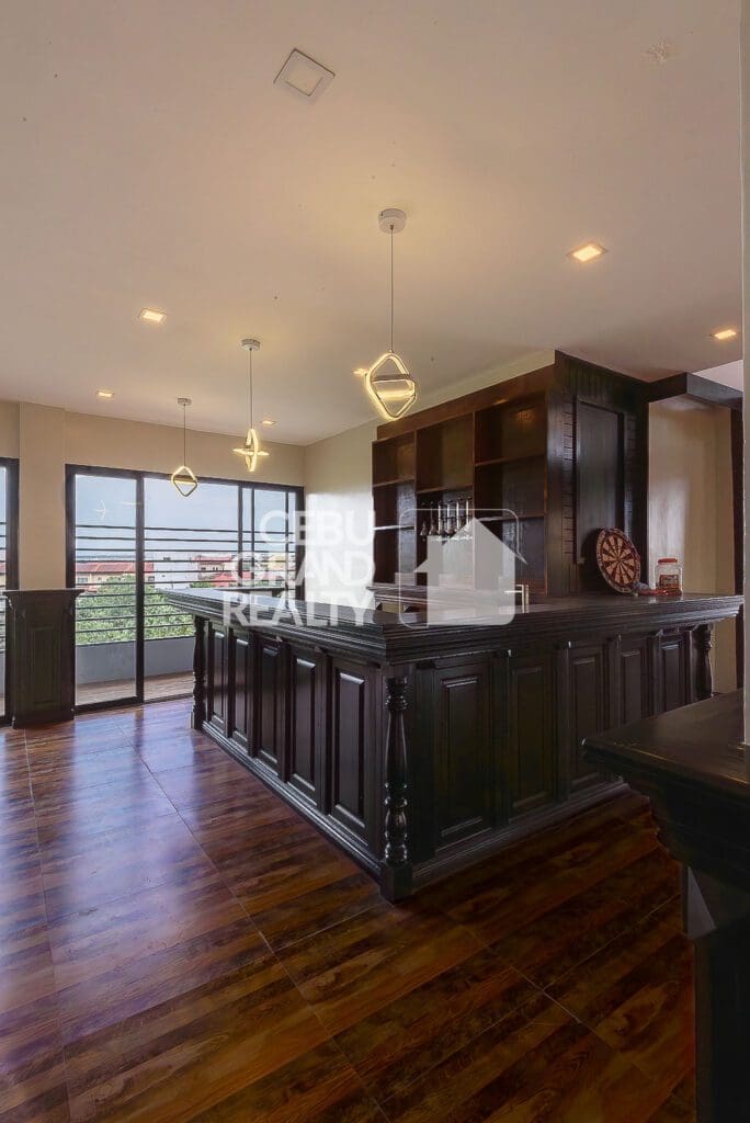 Luxury House with Swimming Pool for Sale in Brookfield | Cebu Grand Realty